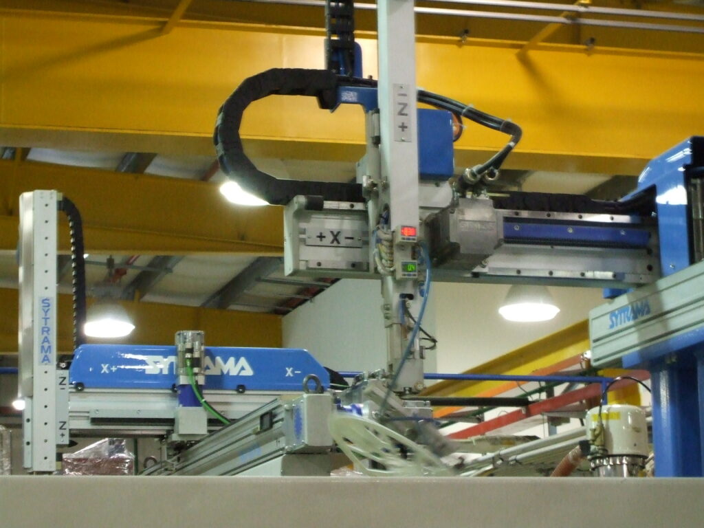 Robotics For Plastics Industry | Servi-Tech
